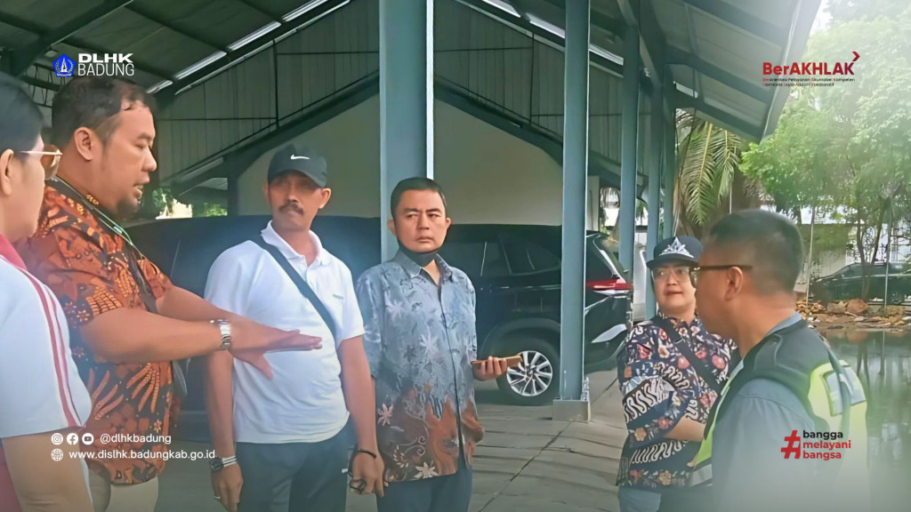 Tim Pengawasan dan Pengaduan Dinas Lingkungan Hidup dan Kebersihan Kabupaten Badung melakukan ...